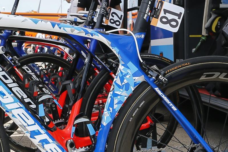 Thibaut Pinot inaugure le nouveau Lapierre Aircode 2 sur le Giro ...